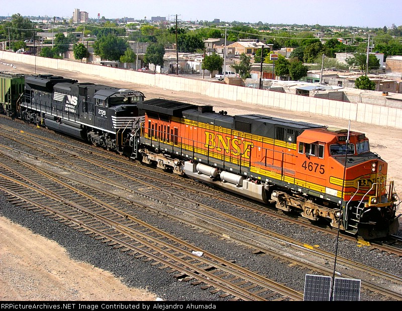 BNSF 4675